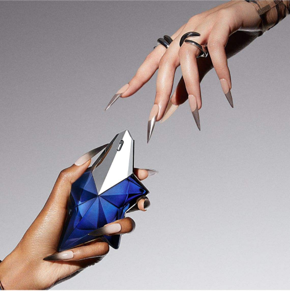 Angel Fantasm & Amen Fantasm l Fragrances for him & her l Mugler UK